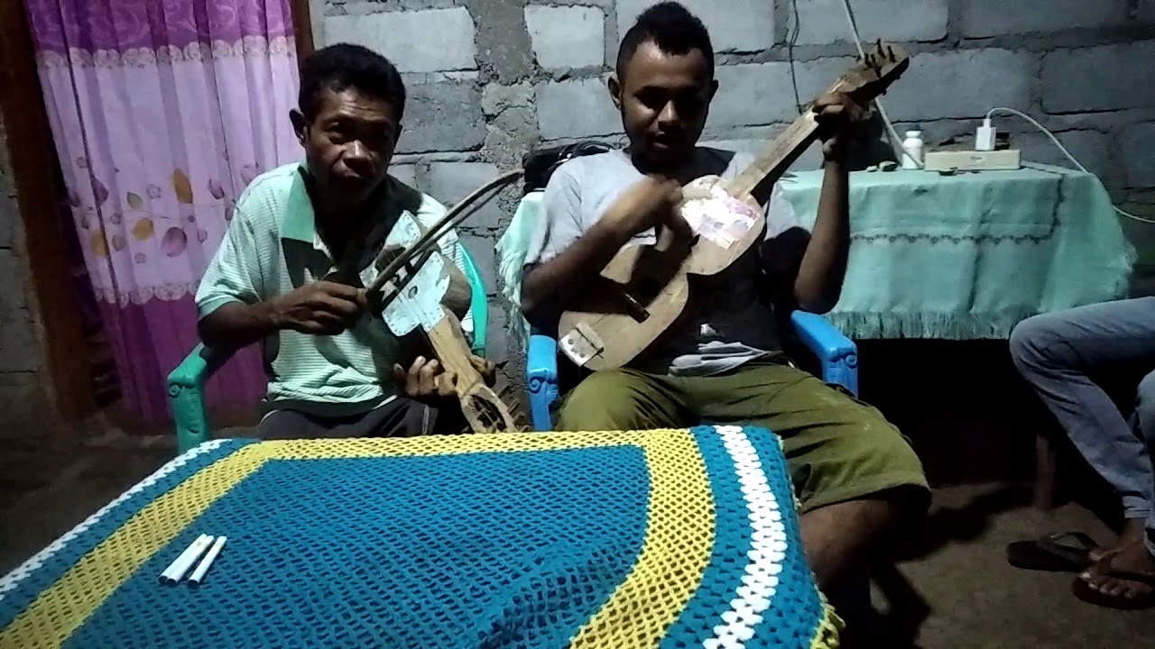 Musik Timor tradisional - YouTube