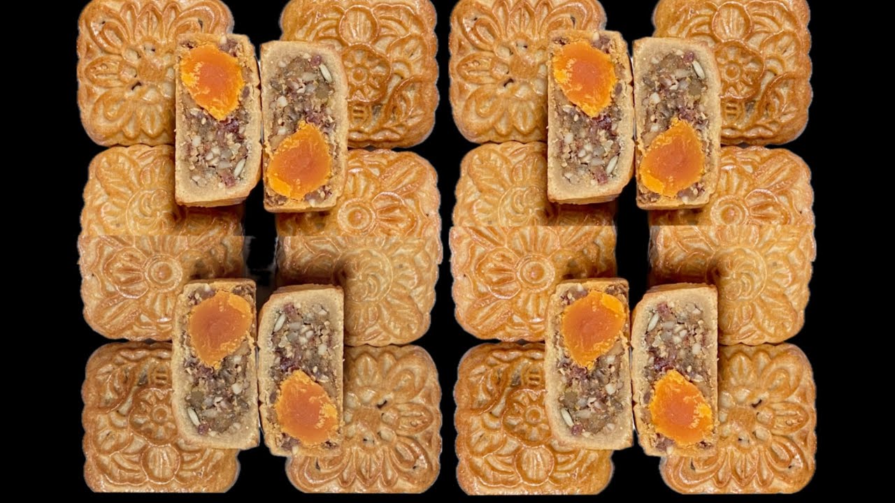 Moon cakes - The Vietnamese traditional cakes for mid-autumn ...