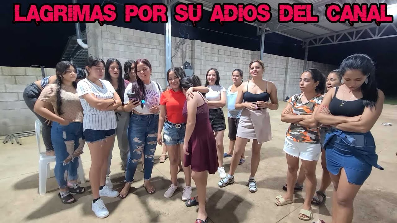 Carlita no pudo contener las lagrimas al escuchar a sus amigas cantarle ...