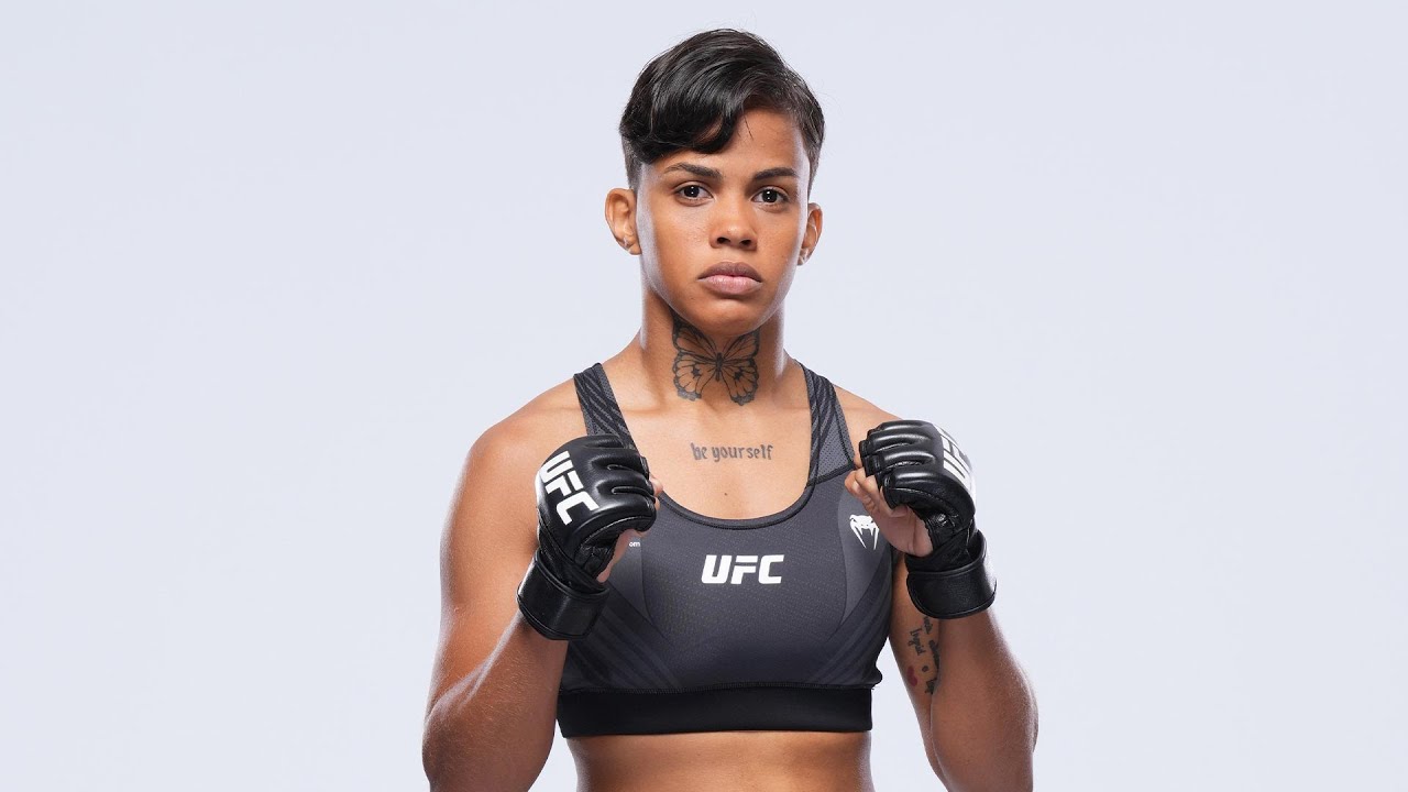Conheça a estreante Iasmin Lucindo | UFC San Diego - YouTube