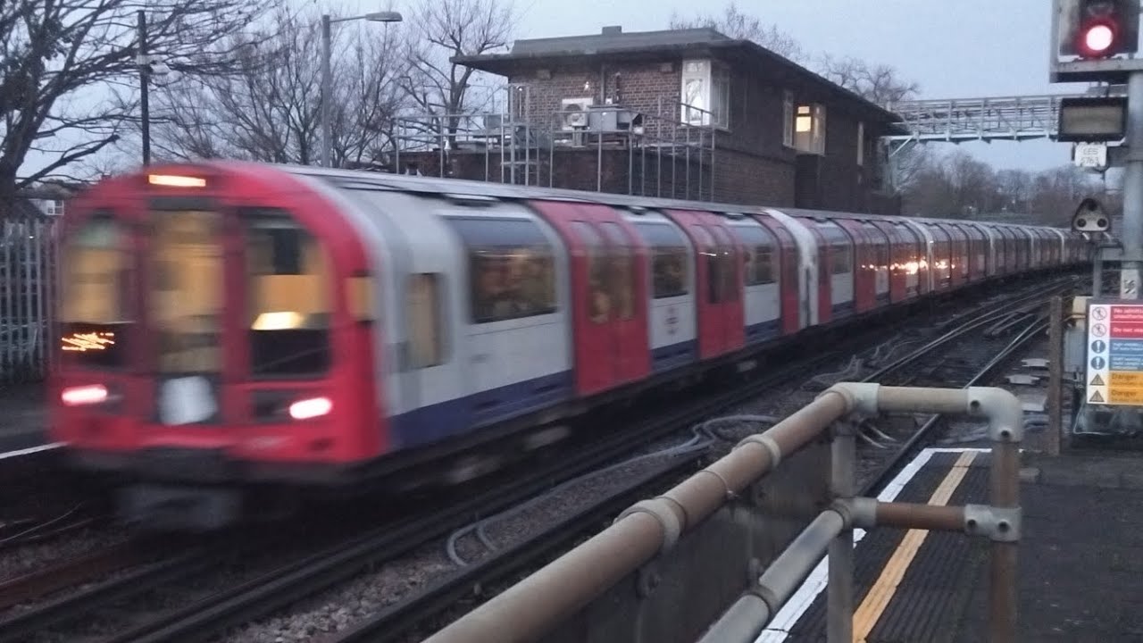 Central Line - Refurbished 1992 Stock - (91109-91093) - at Leytonstone ...
