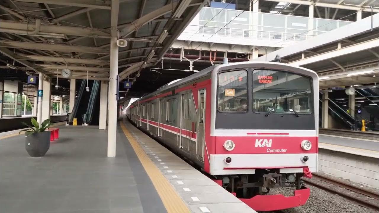 kereta api KA BRAWIJAYA melintas langsung dan kereta computer line ...