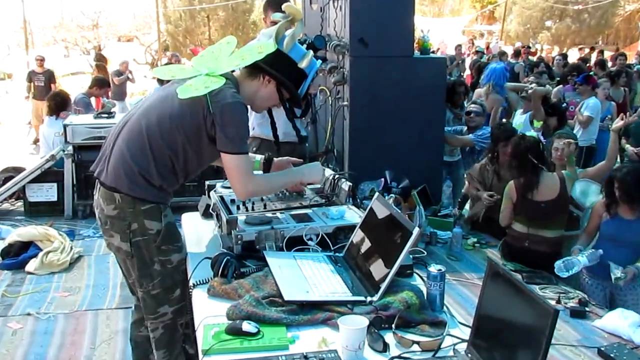 Cosmosis Live at the 4th Galactic Rave, Porim 2011 - YouTube