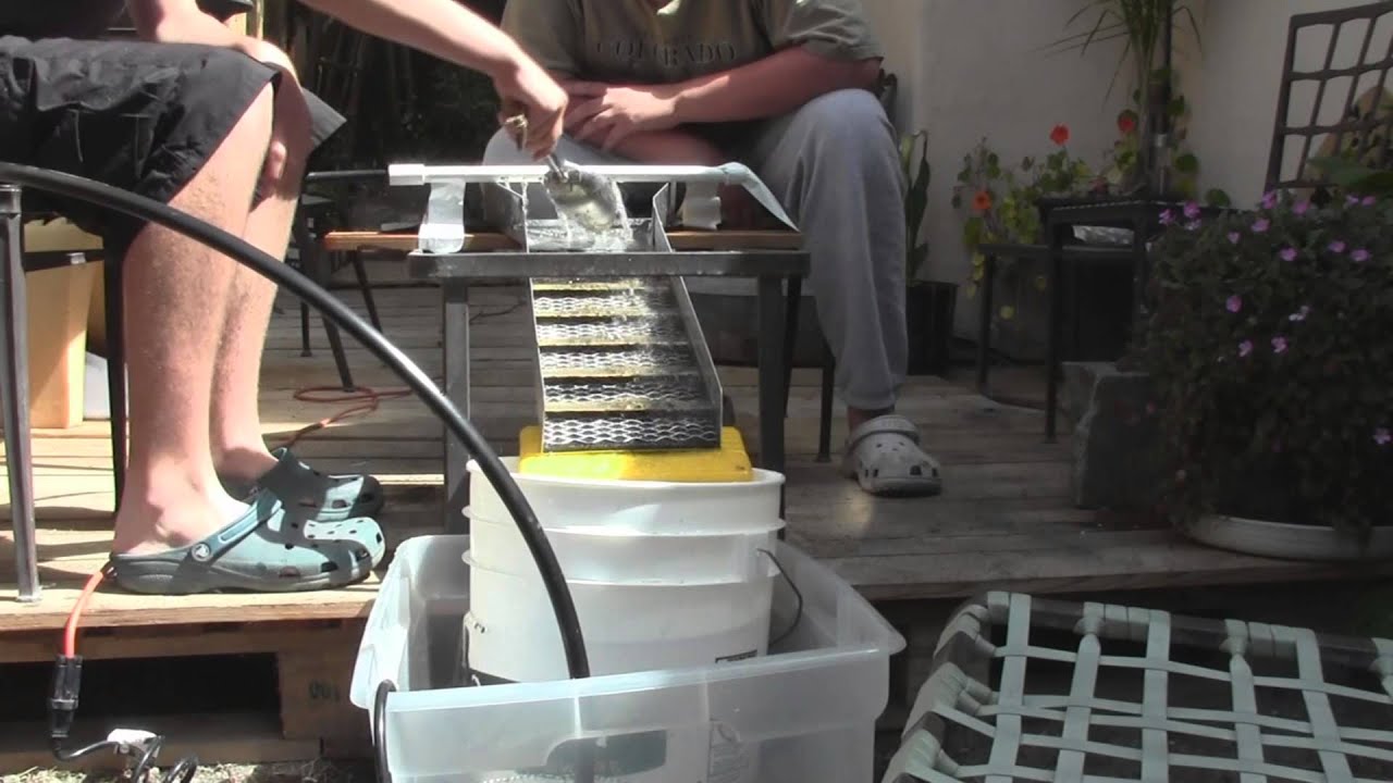 HOW TO MAKE A WATER RECIRCULATING GOLD SLUICE! - YouTube
