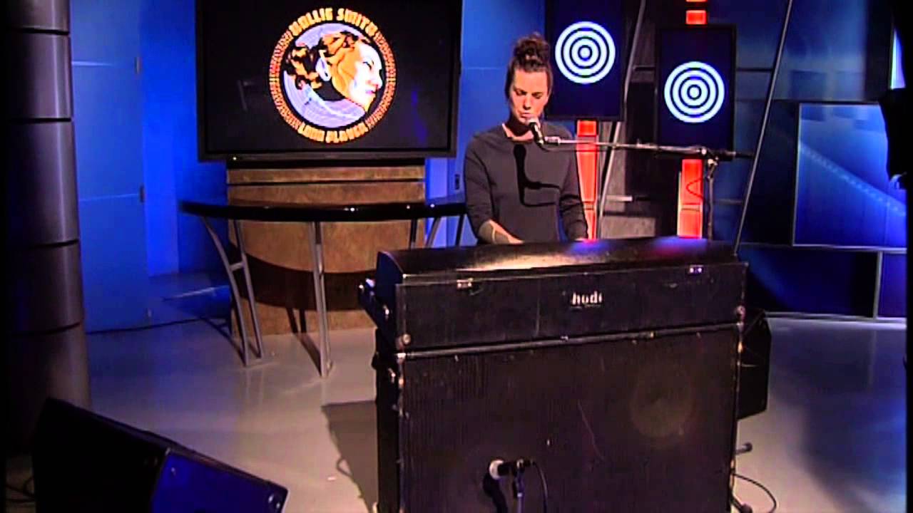 Hollie Smith performs live - 2007 - YouTube