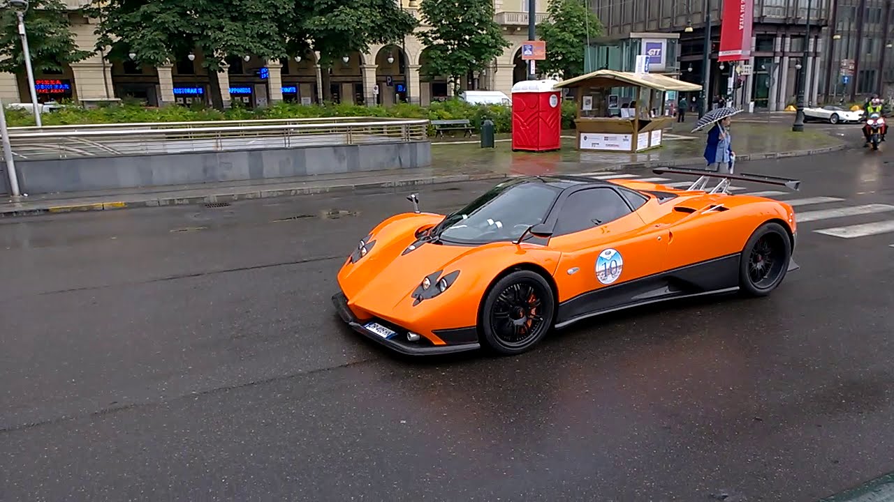 EPIC Pagani parade through the streets of Torino - Salone Parco ...