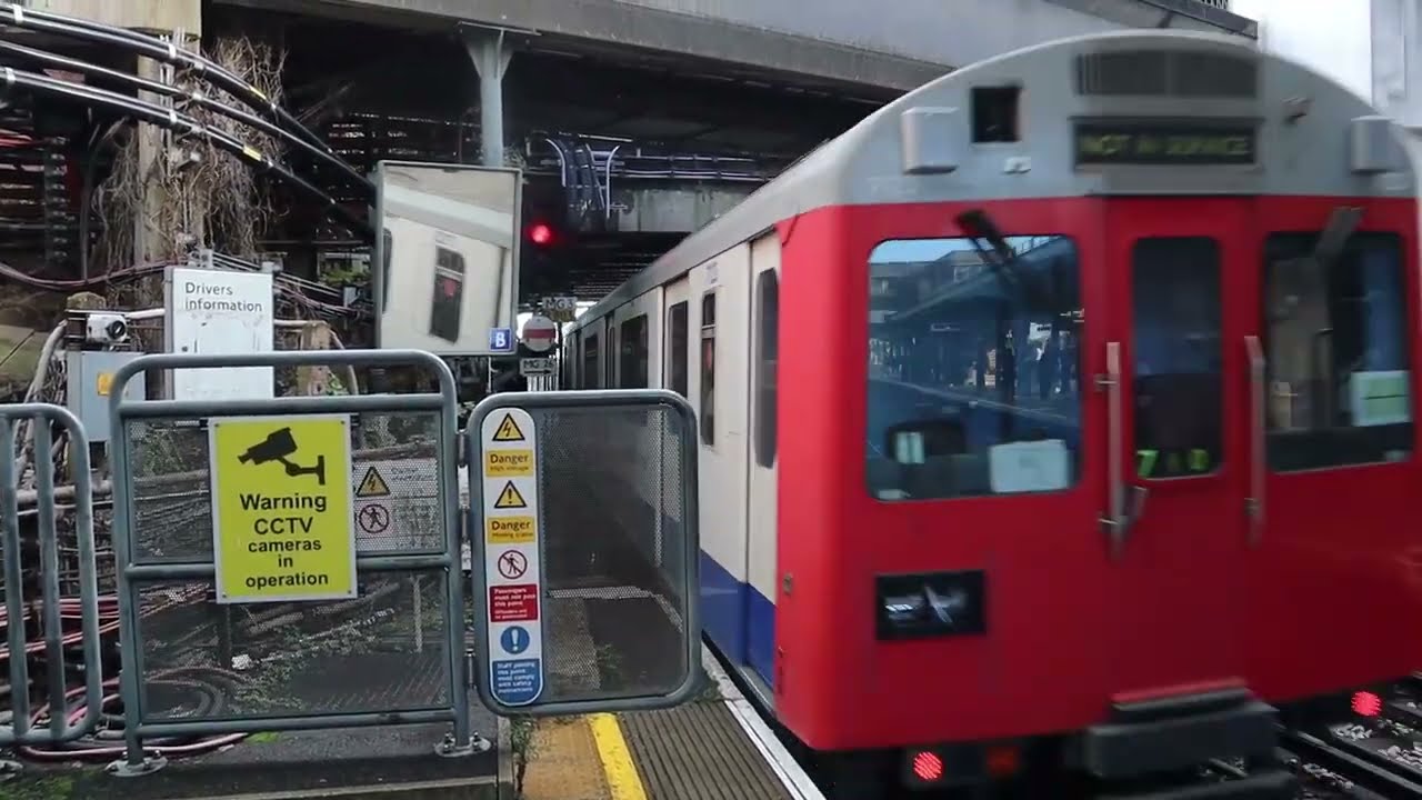 D78 stock leaving Wembley Park for Neasden Depot - YouTube