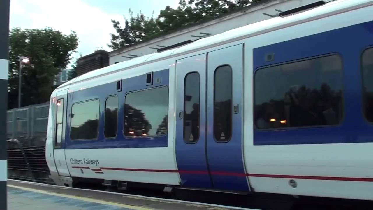(HD) A Chiltern Railways Class 165 arrives at Harrow On The Hill - YouTube