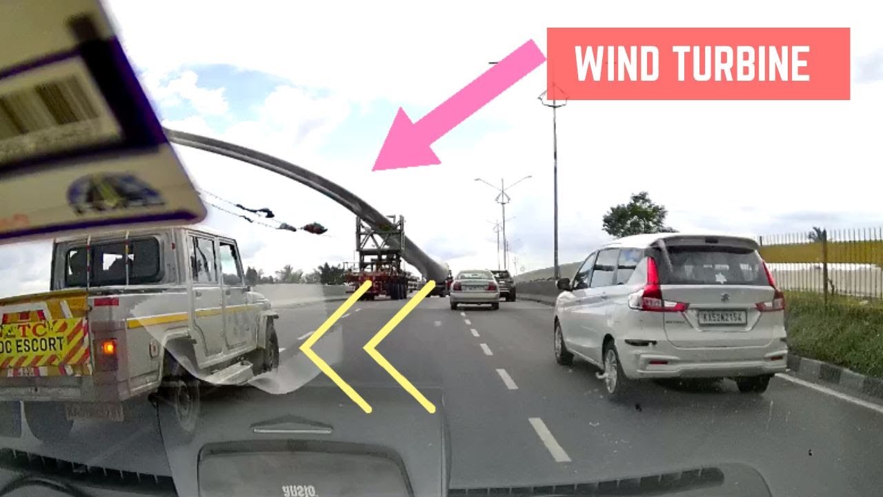 🧐Massive Wind Turbine Blade Transportation on Turning road Junction ...