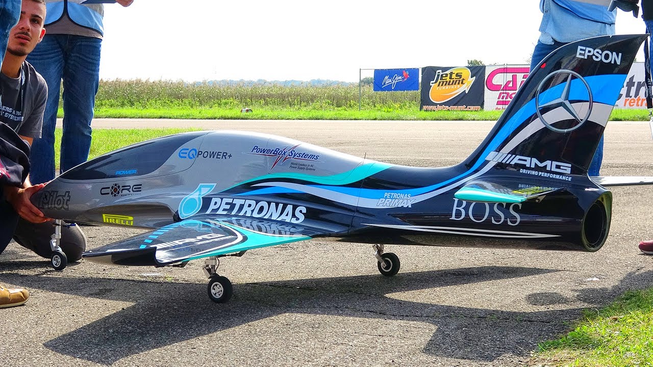 AWESOME PILOT-RC PREDATOR 2.2 RC TURBINE JET FLIGHT DEMO BY MARTIN ...