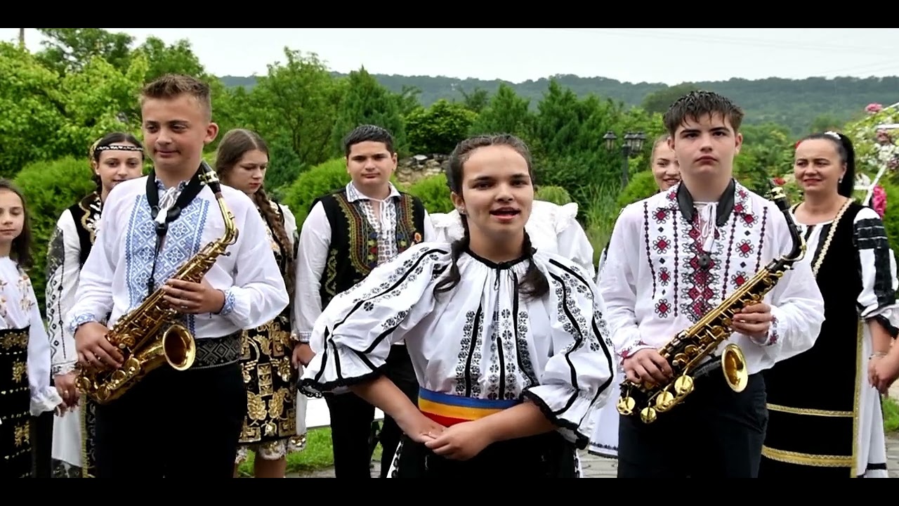 Anda Lascoi - Sunt fata de ardelean - YouTube