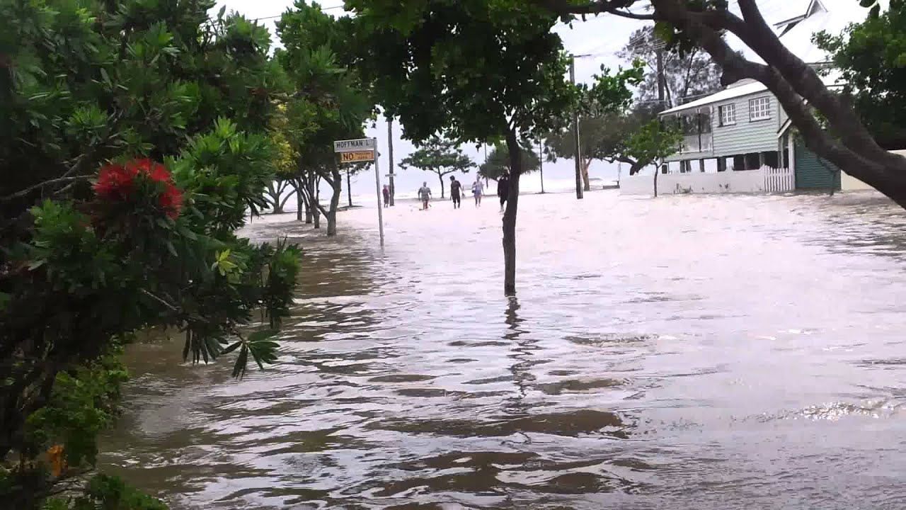 floods in brisbane 2013 ...sandgate water front - YouTube