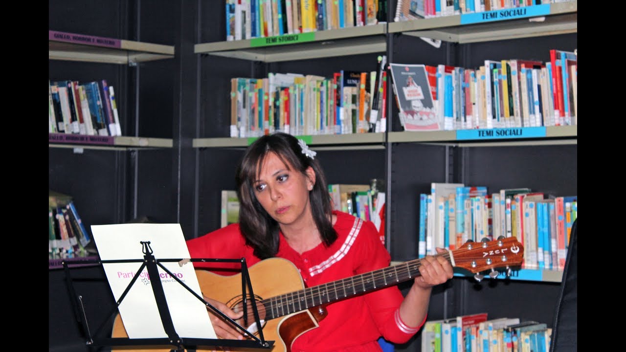 Francesca Lubrano - "Vruocculi, santi, maruonne e babbaluci" - YouTube