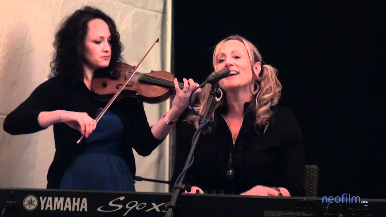 Nicole Witt live performing "Growing Her Wings" - YouTube