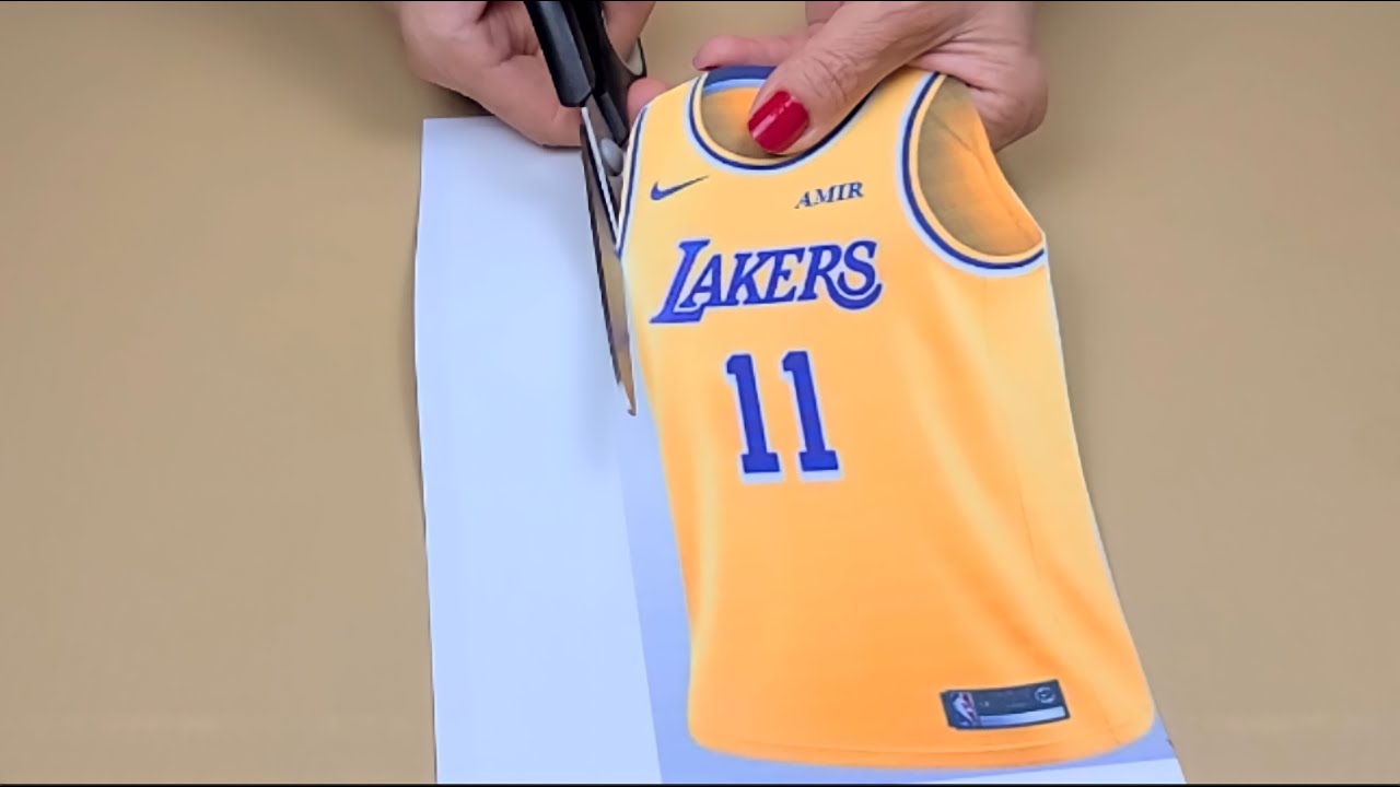 HOW TO MAKE LAKERS BIRTHDAY CAKE NUMBER ELEVEN - YouTube