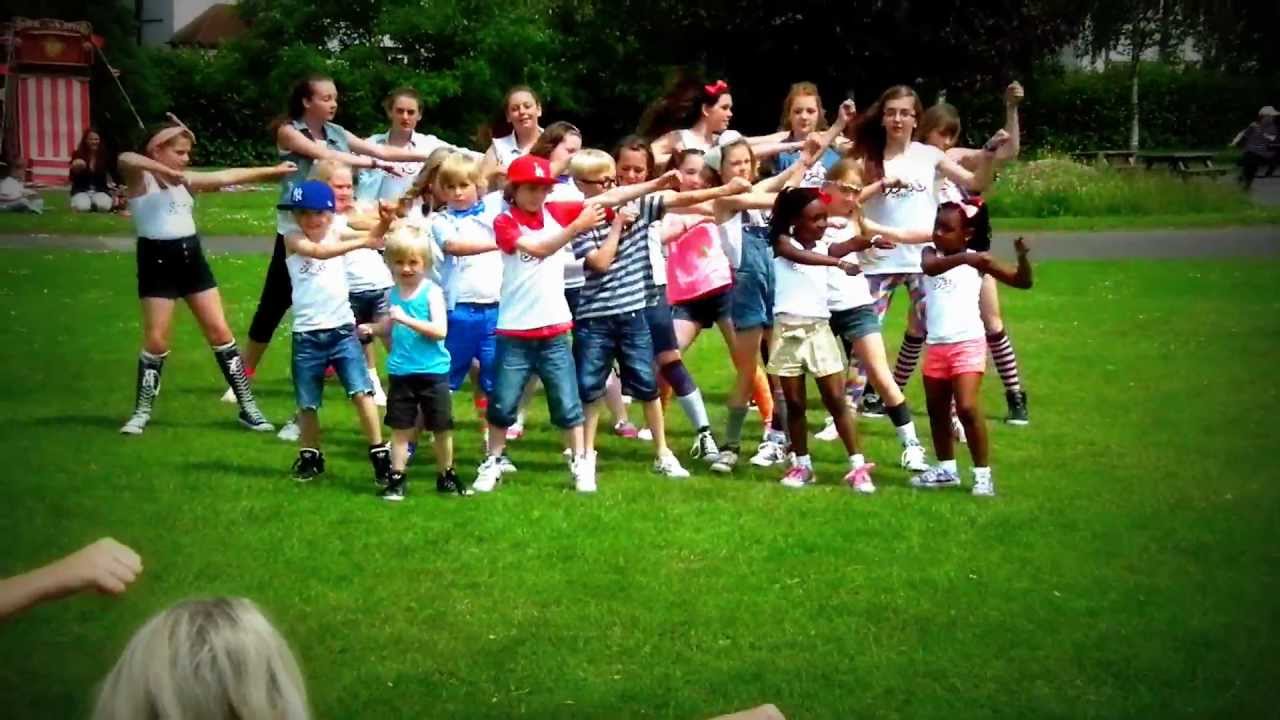 K2K Stars perform at the Crofton Infant School Summer Fair - YouTube