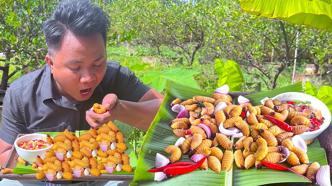 COCONUT WORMS CHALLENGE EATING ALIVE - YouTube