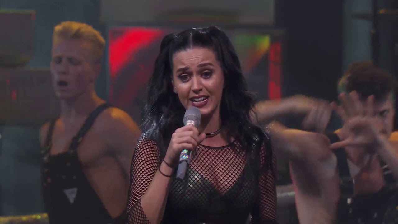 Katy Perry - Roar (Live At The Itunes festival) - YouTube