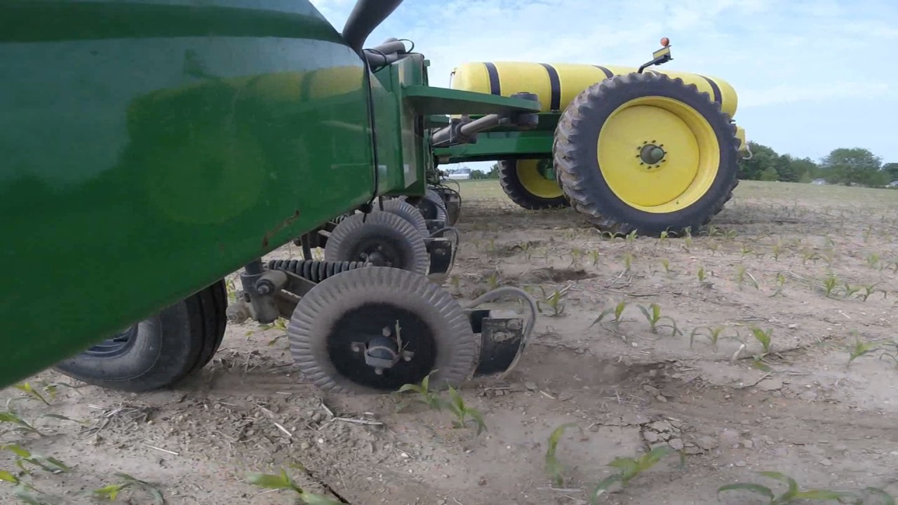 Side Dressing Corn 2017 - YouTube