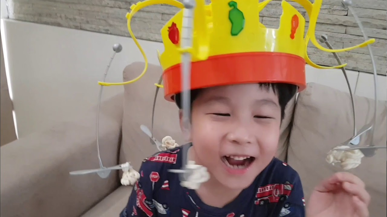 Play Chow Crown / eat marshmallow / unboxing - YouTube