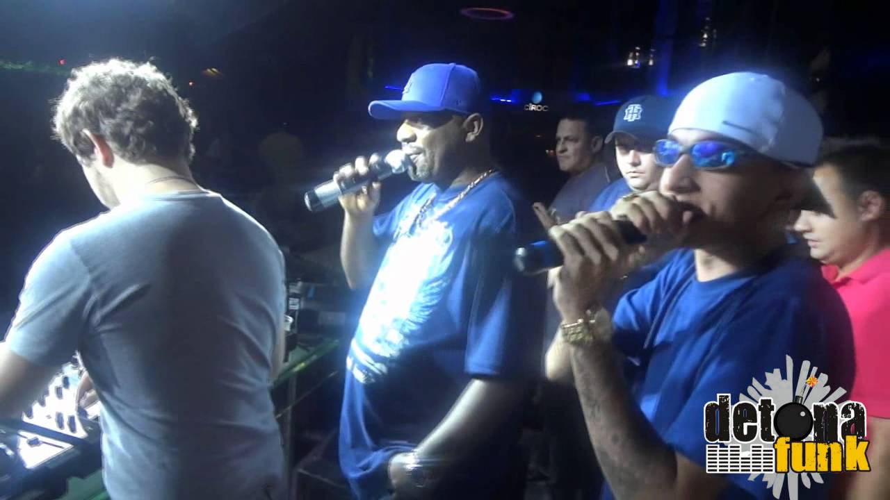 MR CATRA E MC GUIME - MEDLEY NA ANZU CLUB (AO VIVO) - YouTube