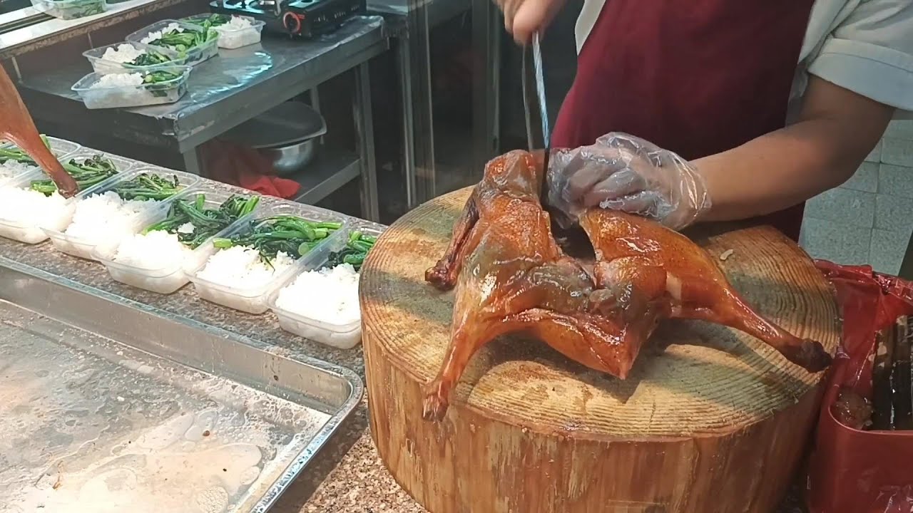 Customers come to the store and order a roast duck rice 18, which is ...