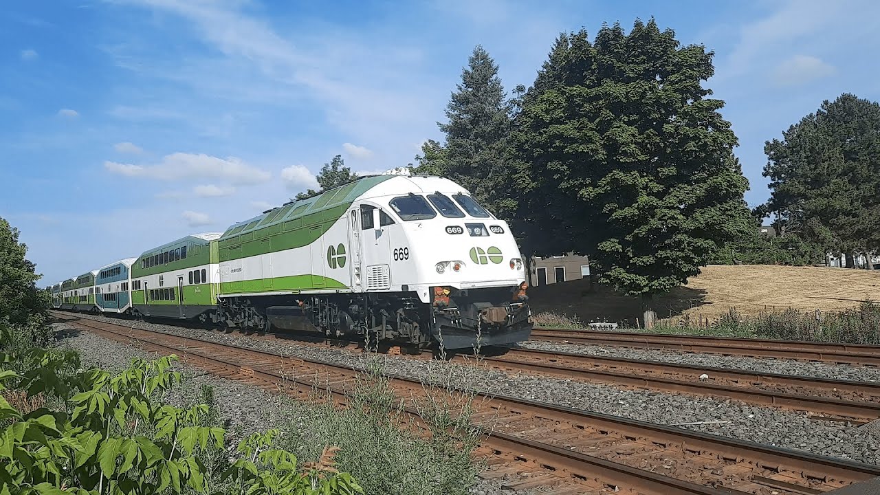 12 car GO Trains on the Milton Line! AM Rush-Hour Railfanning - July 13 ...