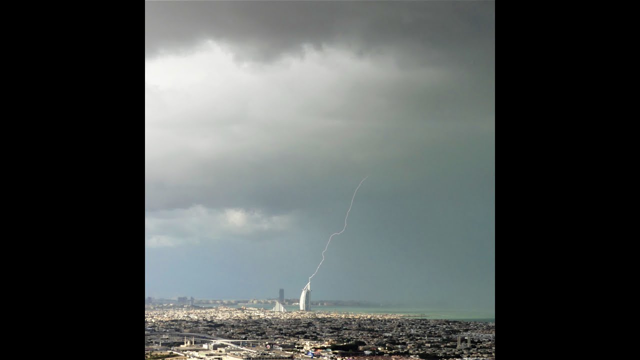 Superbolt Lightning Strikes Burj Al Arab - Timelapse - YouTube