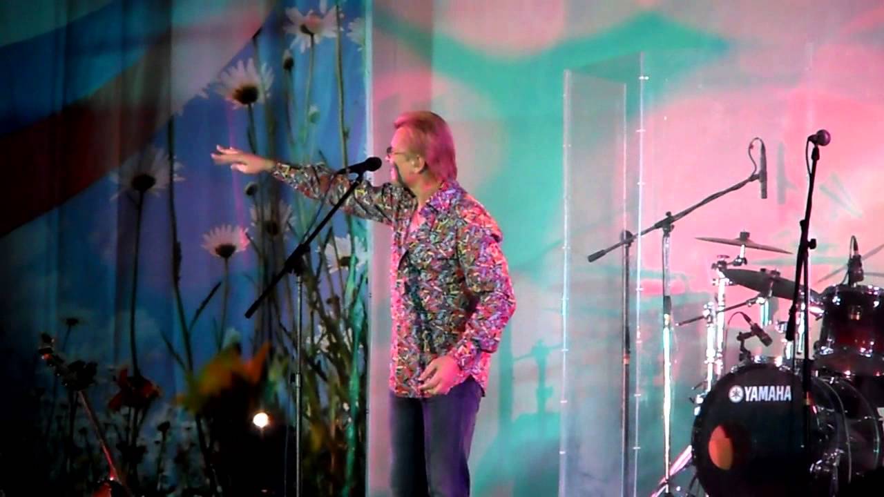 Alexander Malinin in Peterhof on Russia Day - YouTube