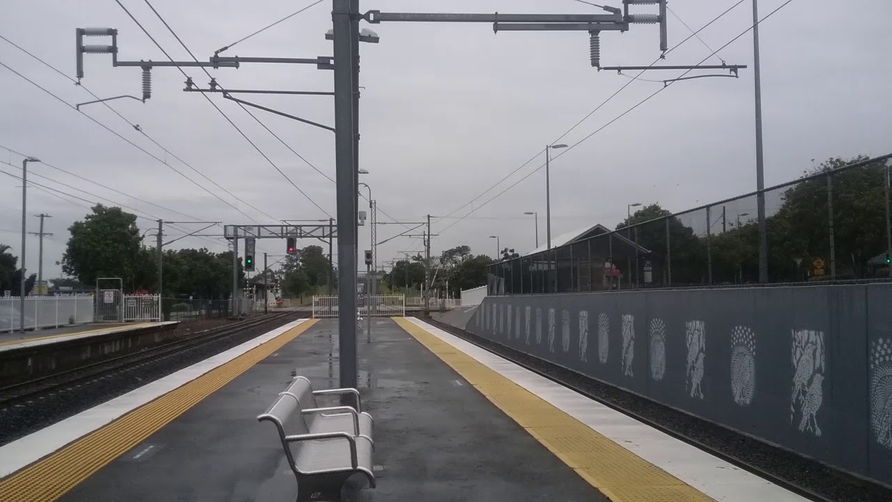 BB18 1/4 1089 passes thru Lawnton Station on the Final Destination ...