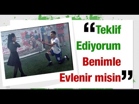 Futbol sahasında Evlilik teklifi