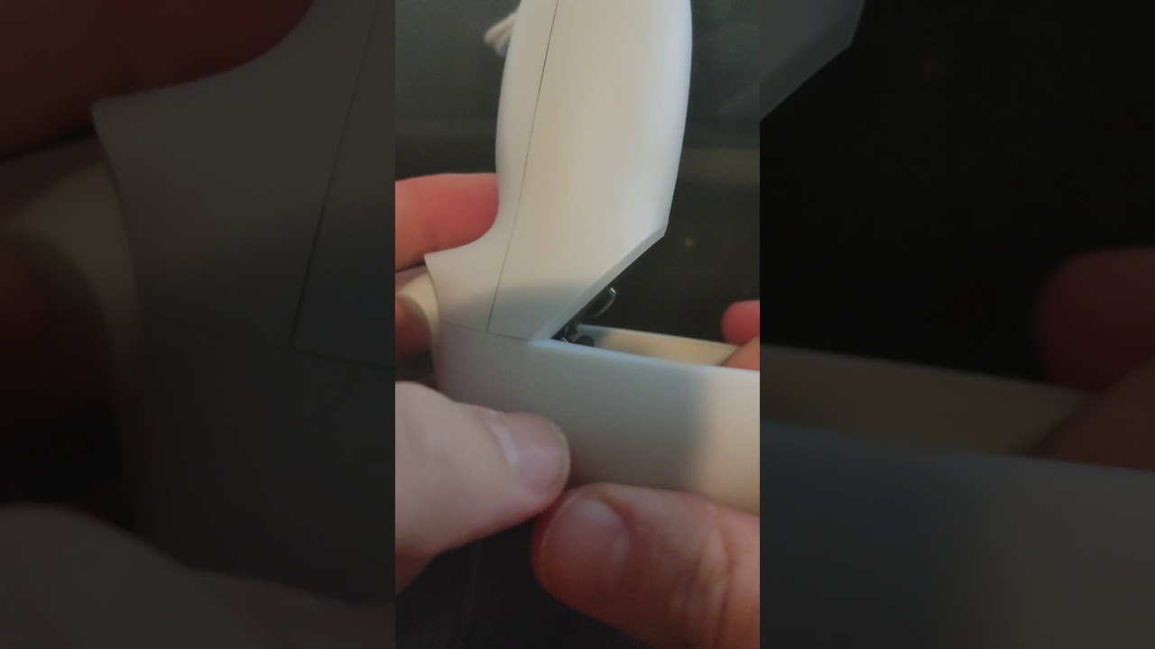 how to change the battery on an oculus quest 2 controller - YouTube