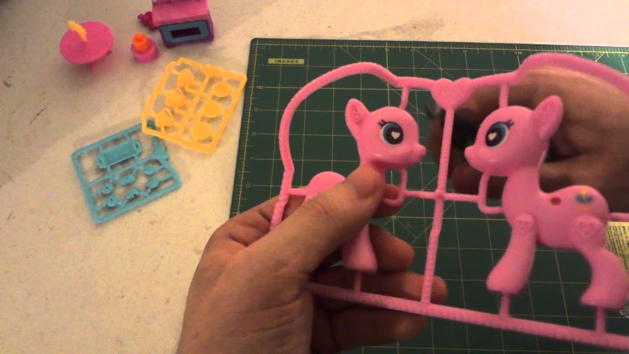 UNBOXiNG REViEW MLP POP PiNKiE PiE BAKERY DECORATOR KiT - YouTube
