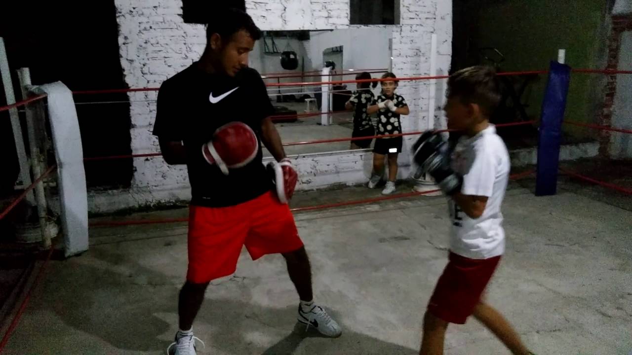 Manopleando hector ruelas zaragoza gym - YouTube