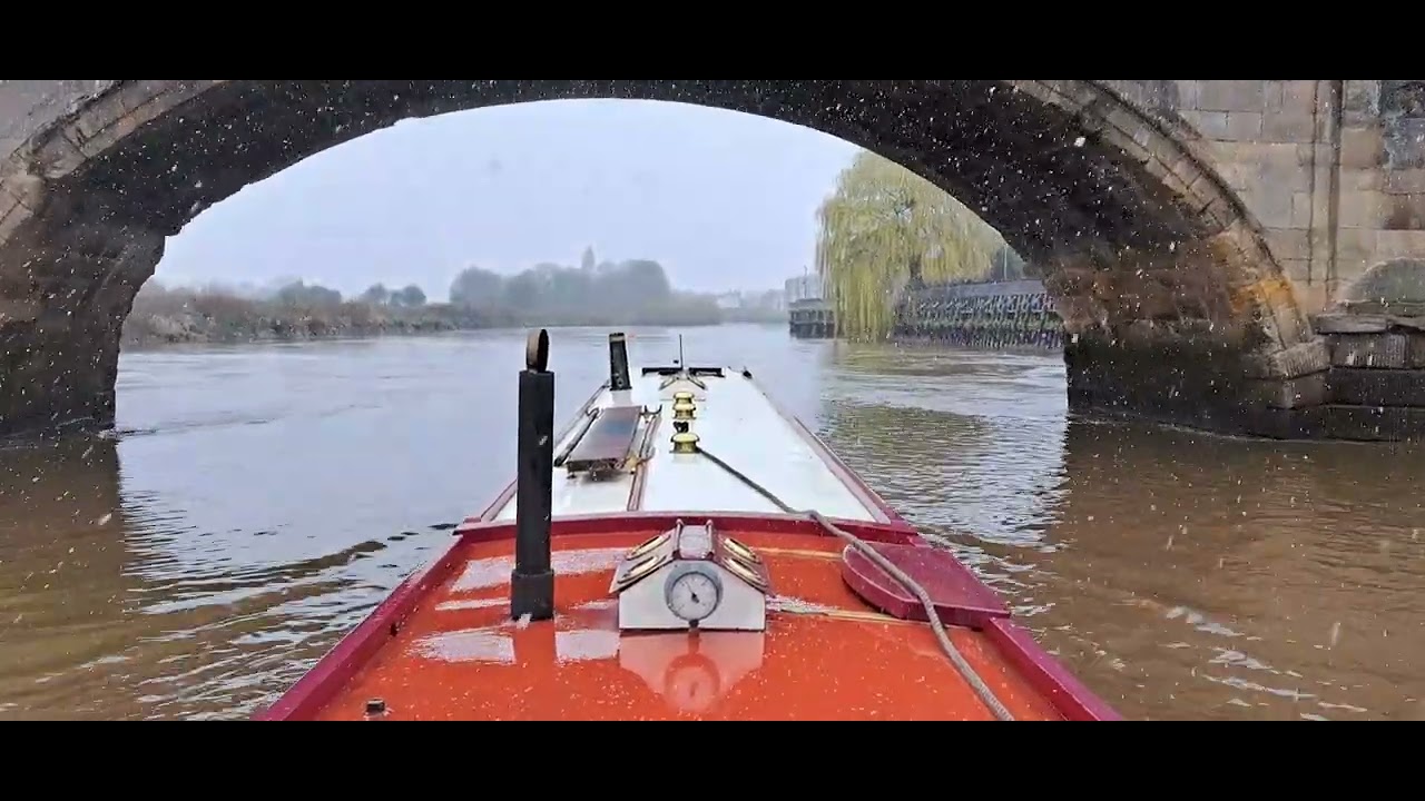 Tidal Trent going through Gainsborough- JP2M - YouTube