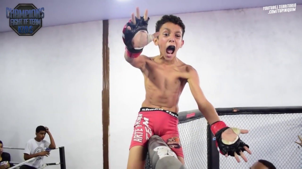 MMA kids bruce lee vs caio champions fight kids - YouTube