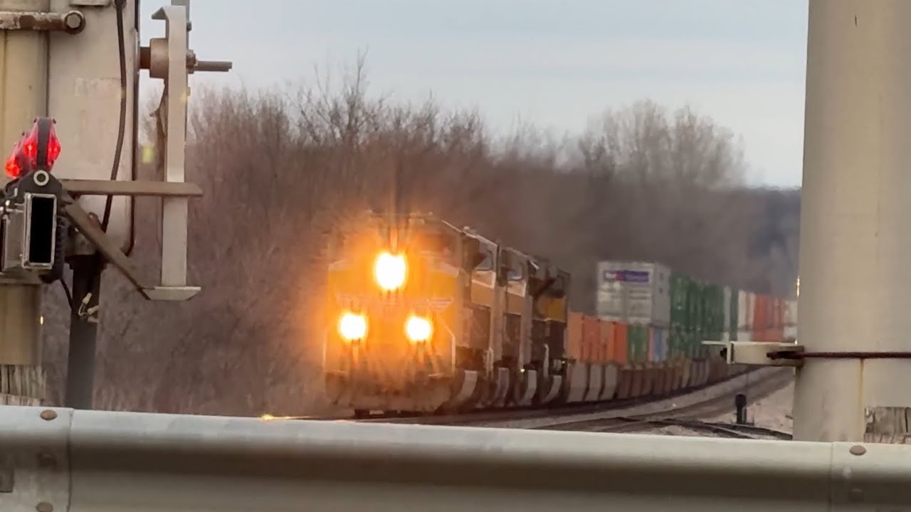 65-70 mph Union Pacific Z train ( ZG4CI ) heading west!! BNSF Transcon ...