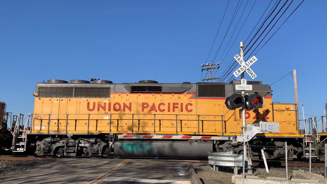 UP 4357 Manifest Freight Train With 2 GP40-2s West - 20th Street Railroad Crossing, Sacramento ...