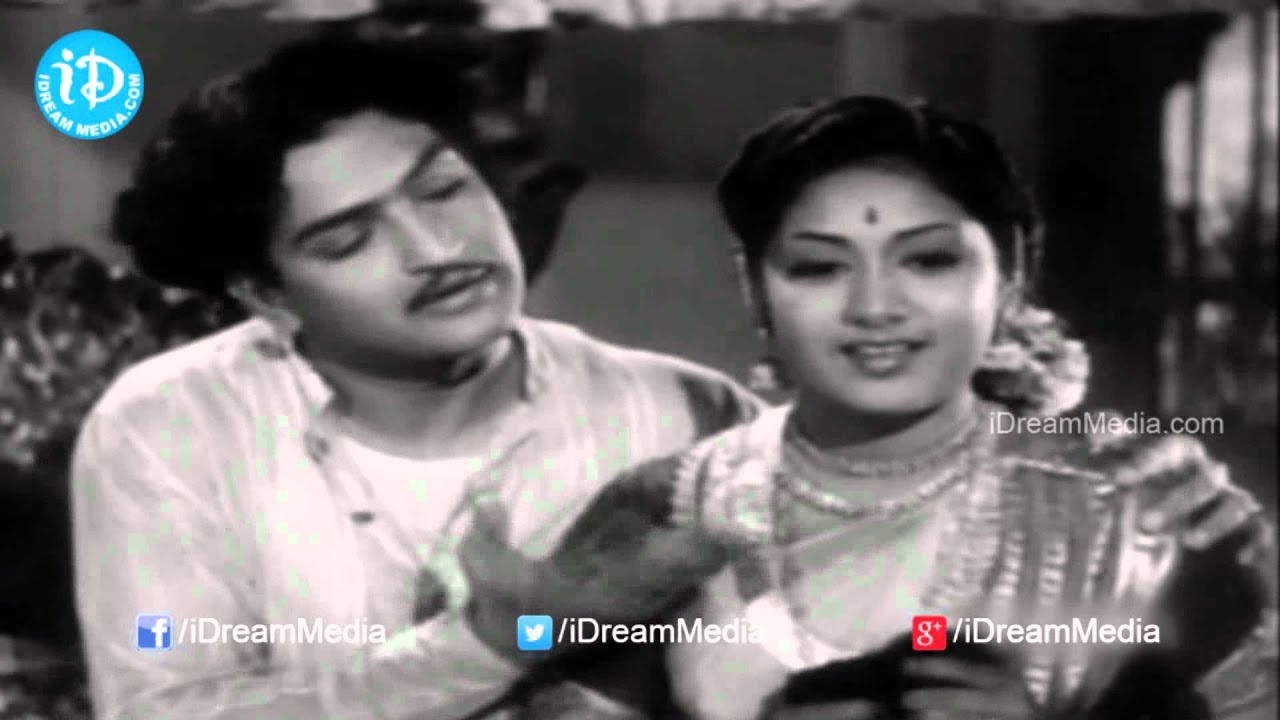 Kanyasulkam Movie - N T Rama Rao, Savitri Love Scene - YouTube