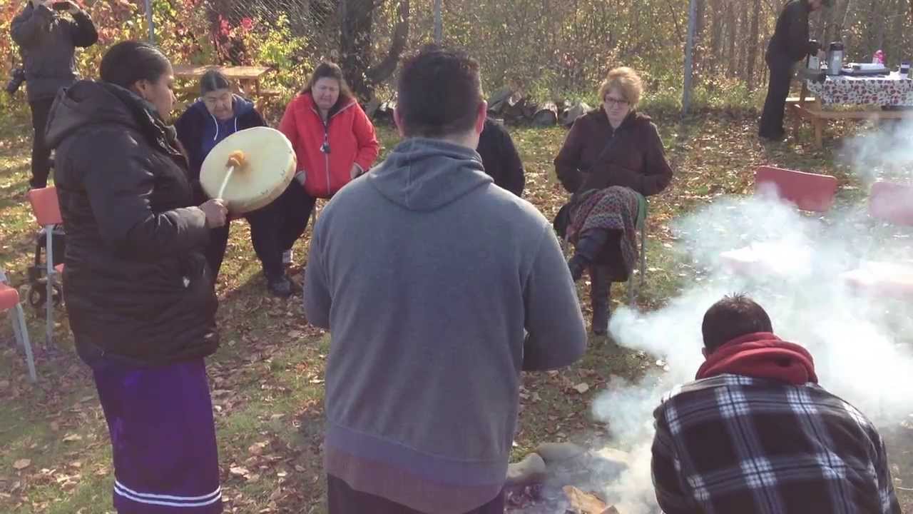 Thunder Bay sacred fire ceremony in sppport of Elsipogtog Mi'kmaq First ...