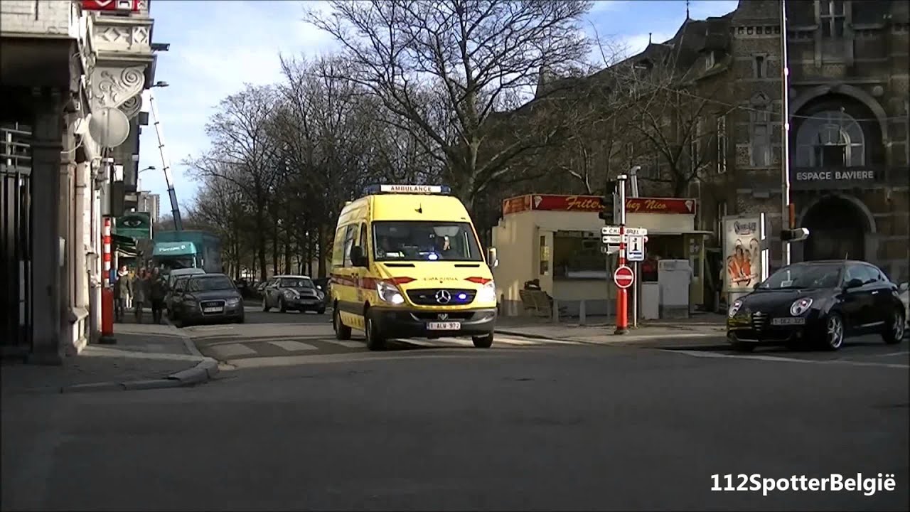 Croix Rouge Ambulance avec urgence à Liège - YouTube