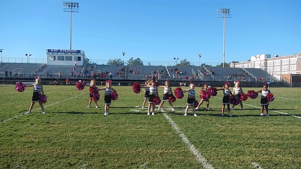 Evans Knights Tiny Mite Cheer (Halftime) - YouTube
