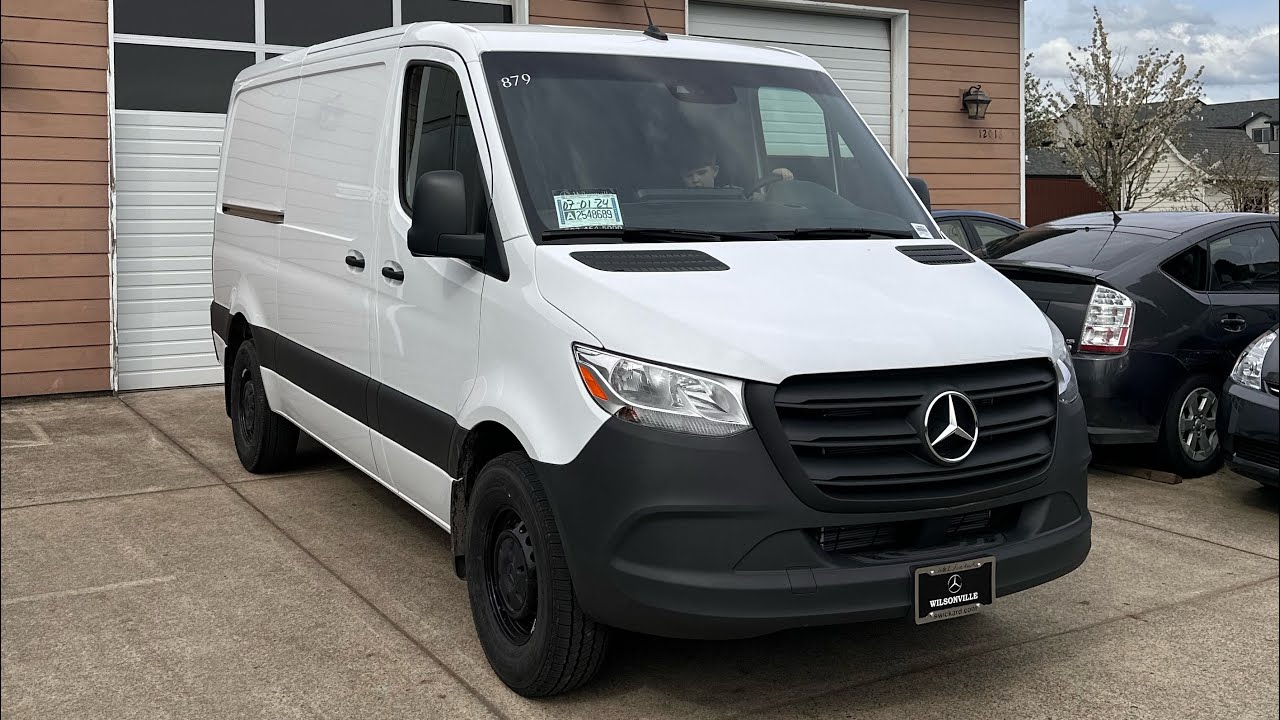 New lock feature on the new 2024 Mercedes Sprinter Cargo Van - YouTube