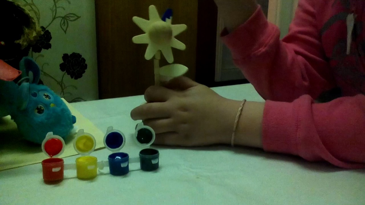 Painting my wibbly wobbly flower - YouTube