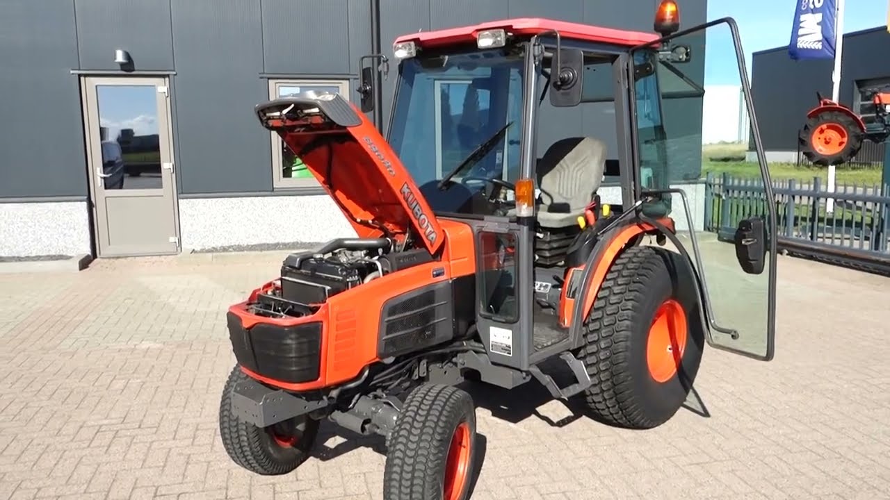 Kubota B3030 4wd HST / 3485 Draaiuren / Cabine - YouTube