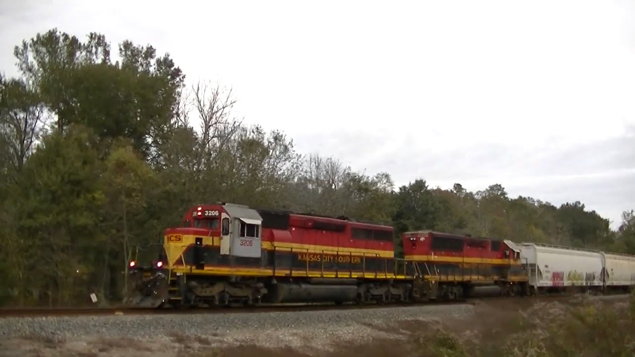 Long KCS L60 passes through Reserve, LA - YouTube
