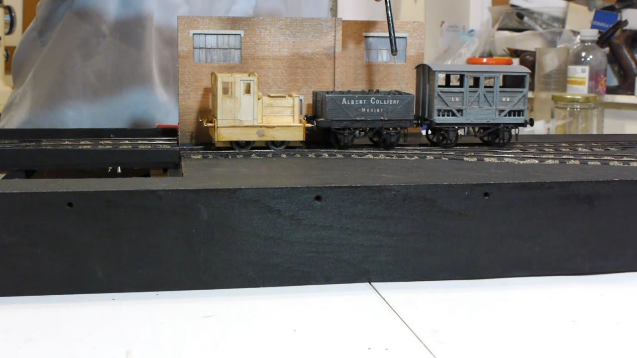 0 Gauge micro layout in 41 inches (105 cm) first loco tryout - YouTube