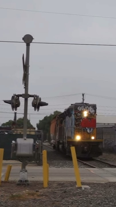 UP 1373 ex EMD GP40P-2 passing the Abandoned Saticoy Depot 8-28-24 - YouTube