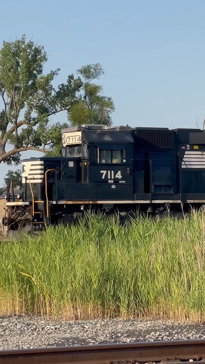 NS 7114 leads a Local through Pine Junction - YouTube