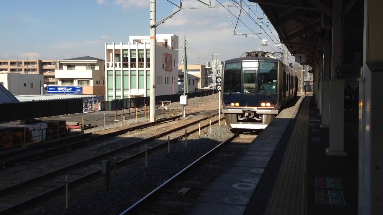 [JR西日本]321系(D31編成) 区間快速 塚口ゆき 木津到着 - YouTube